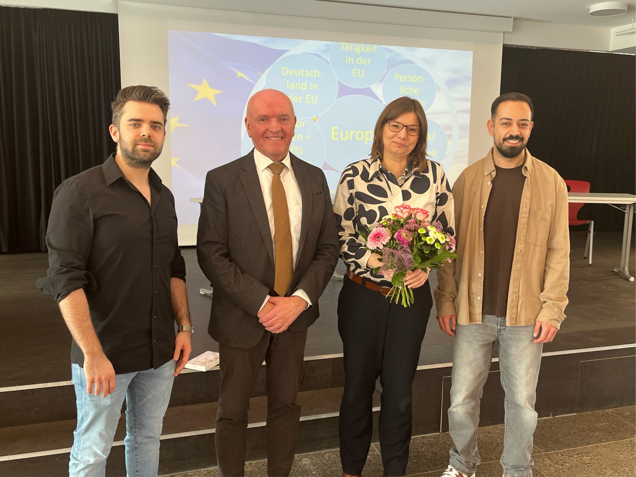 Wir fragen nach: Schülergespräch mit Dr. Manuela Rottmann und Thomas ...